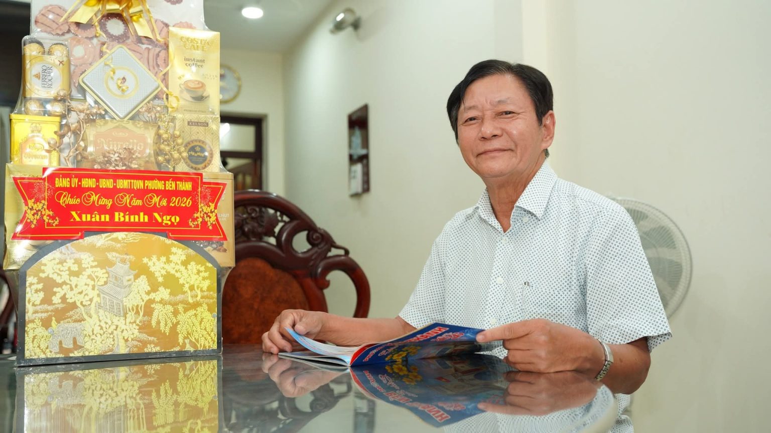 PHƯỜNG BẾN THÀNH THĂM, TẶNG QUÀ CÁC ĐỒNG CHÍ NGUYÊN LÃNH ĐẠO QUẬN 1 CŨ ...